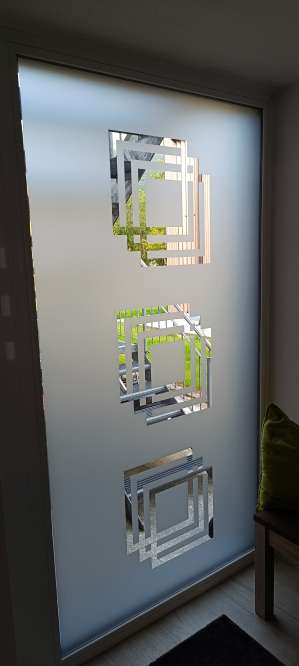 Glasdekor für Türen im Design überlappender Quadrate bestellen